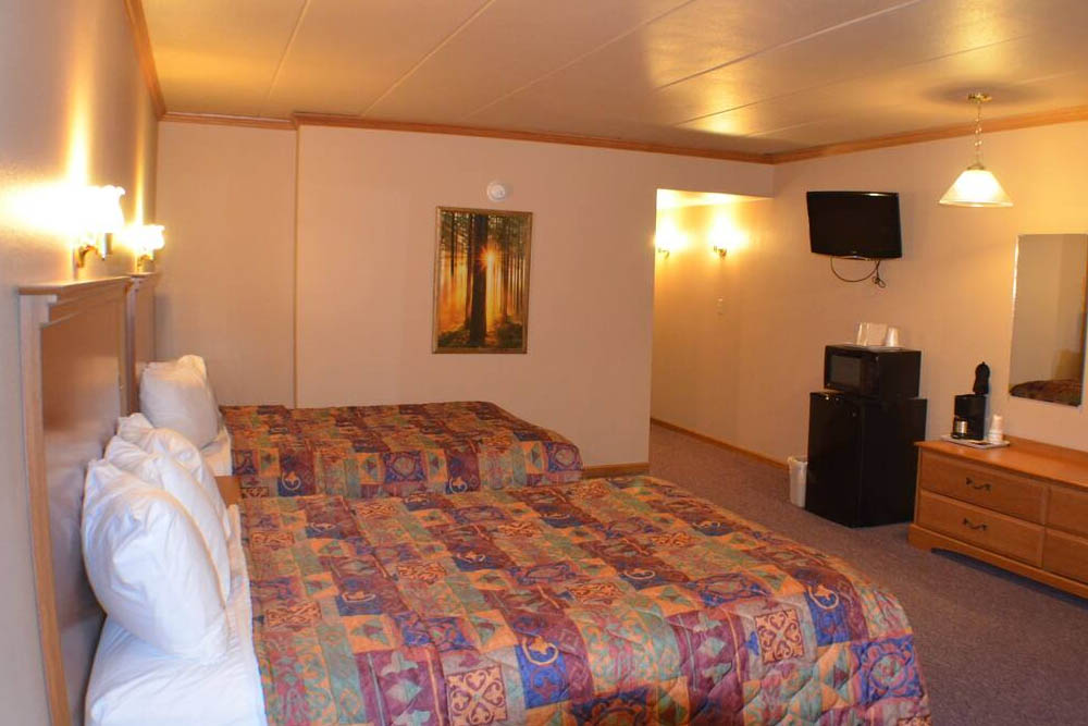 Amber's Inn and Suites Wisconsin Dells Rooms - Condo Jacuzzi Tub