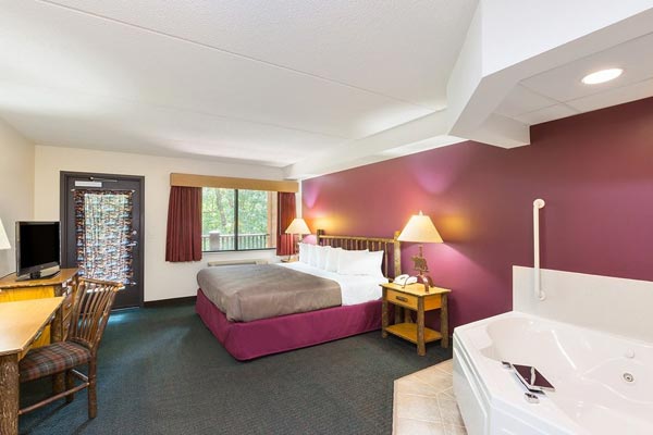 AmericInn Lodge Wisconsin Dells Rooms & Suites