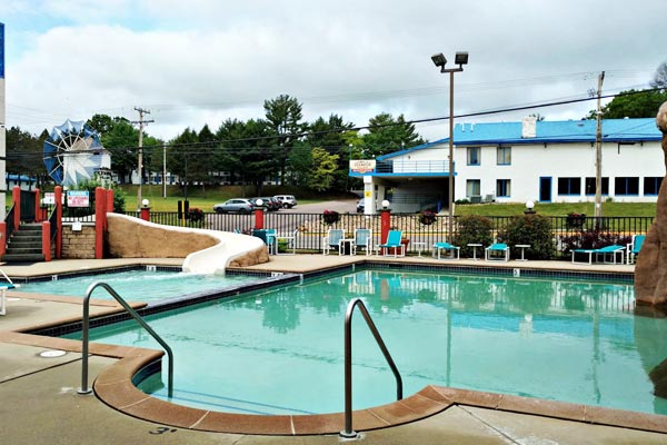 Atlantis Hotel Amenities in Wisconsin Dells with Pictures