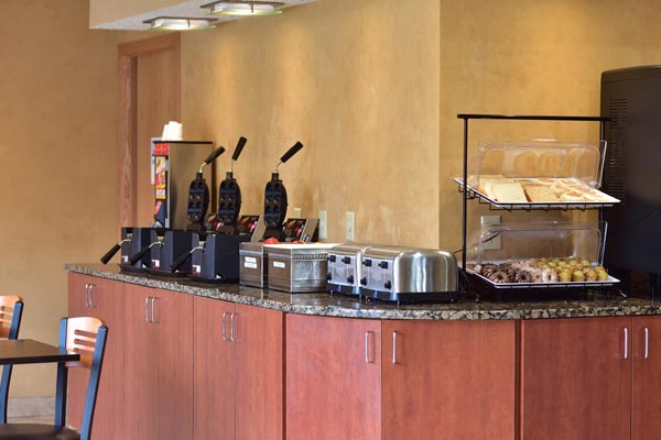 Best Western Ambassador Inn Wisconsin Dells Dining - Hot Breakfast